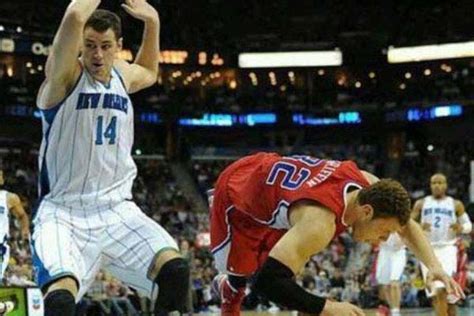 NBA十大恶意犯规排行榜锁喉肘击太常见拳击动作险些废人 2 巴拉排行榜