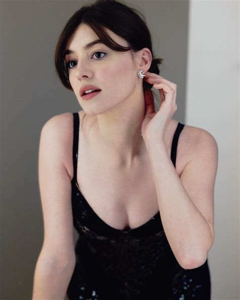 Daisy Edgar Jones Golden Globes Photo Shoot January 2023 • Celebmafia