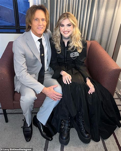 Anna Nicole Smiths Lookalike Daughter Dannielynn 17 Is Chic In Black