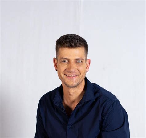 Agent Profile For Izak Davel