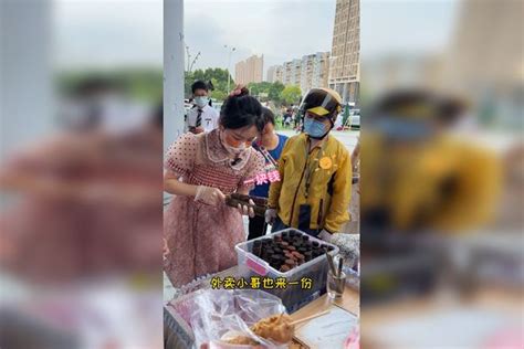 记录生活 和闺蜜一起去摆摊卖竹筒粽子一块一根根本不够卖呀还见到许多小粉丝太快乐啦 竹筒 生活