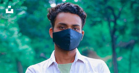 안면 마스크를 쓴 사람 사진 Unsplash의 무료 사람의 이미지