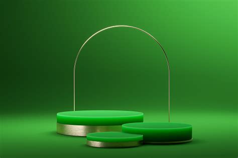 세 개의 원형 쇼케이스와 프레임이 녹색 배경에 서 있는 금속 오브젝트 공간을 복사합니다 빈 공간입니다 3d 렌더링 공란에 대한 스톡 사진 및 기타 이미지 Istock