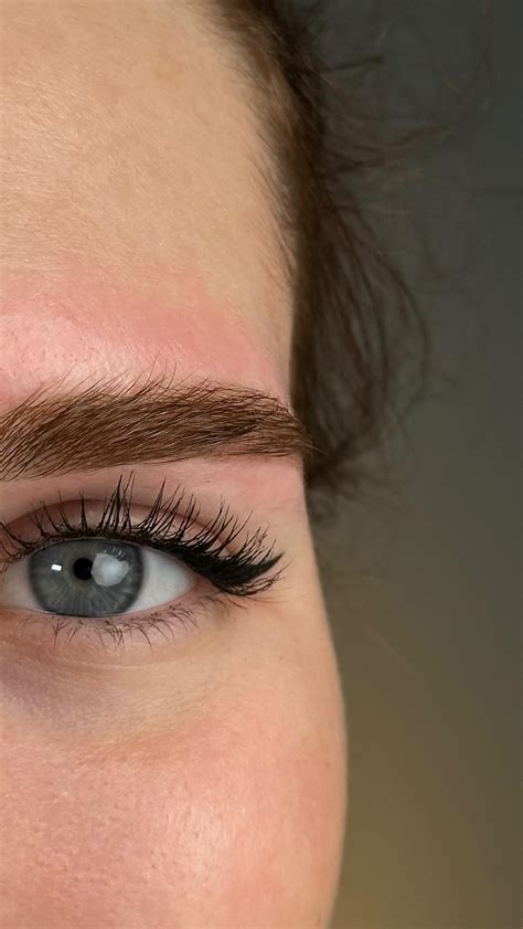 БРОВИ РЕСНИЦЫ СПБ Разверни⤵️ Приходи ко мне на брови🌸 Девушка пришла с запросом на то