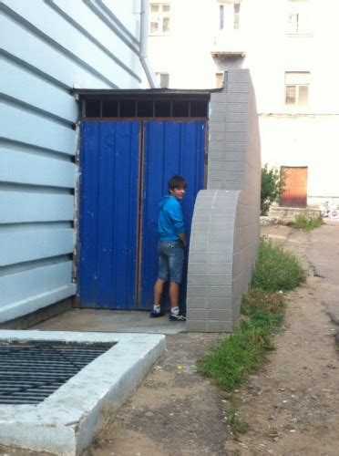 Создать мем Мальчик писает Картинки Meme