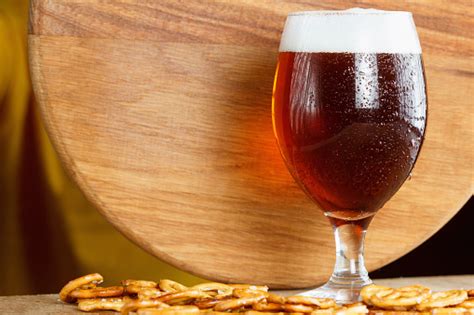 거품이 많은 맥주 알코올 독일 프레첼 한 잔 전통 옥토버페스트 음료 0명에 대한 스톡 사진 및 기타 이미지 0명 금색 기포 음료 Istock