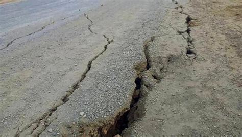 СТРАШНО ТРЕСЕЊЕ Први снимки од земјотресот од 7 6 степени земјата се отвори има загинати