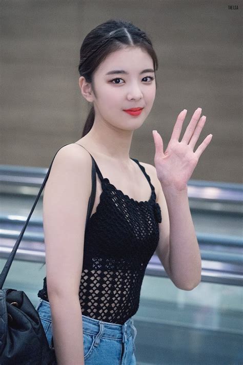 10 Times Itzys Lia Made Fans Fall For Her In Her Gorgeous Casual Fashion Koreaboo