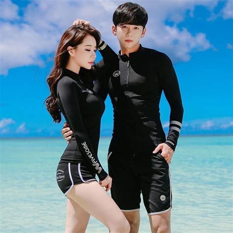 🔥โปรธ ค ส่วนลดชุดละ 20฿ ซื้อ 2 ชุดลด 60฿🔥 ชาย ชุดว่ายน้ำแขนยาวกัน Uv 2ชิ้น เสื้อแบบซิปรูด