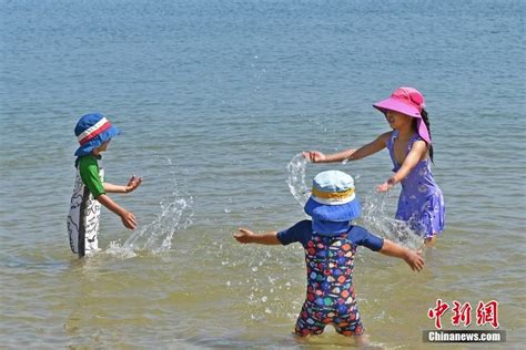 多地高温天气持续 民众戏水消暑觅清凉 搜狐大视野 搜狐新闻