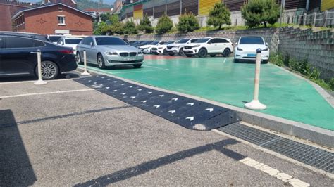 용산 이태원 주차장 깨지지않는 롱 고무차량진입판 코스만경사로 차량진입판 시공문의 01024853640 네이버 블로그