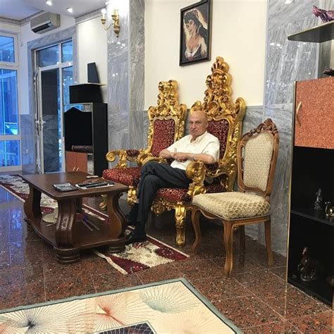 Цар Киро с нов трон