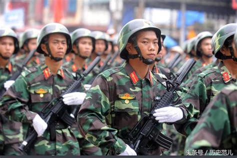 抓拍2015年越南閱兵中的方隊中的有趣表情 每日頭條