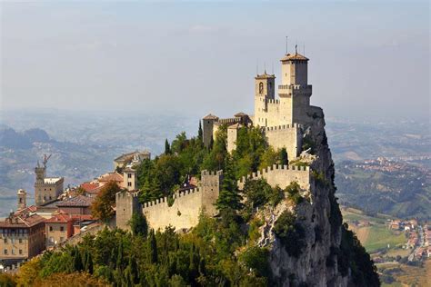 Las Históricas Torres De San Marino En El Monte Titano Guía Detallada
