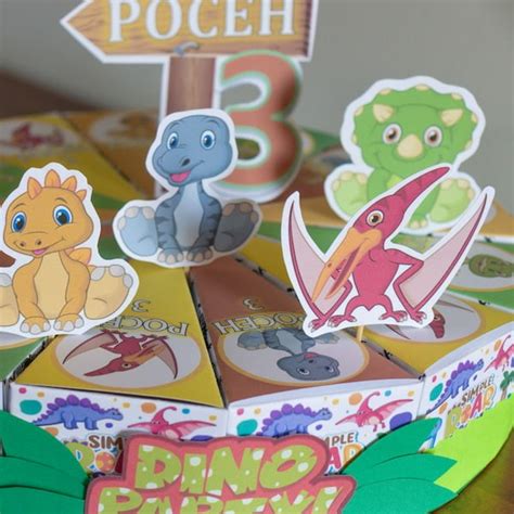 Картонена торта Динозаври