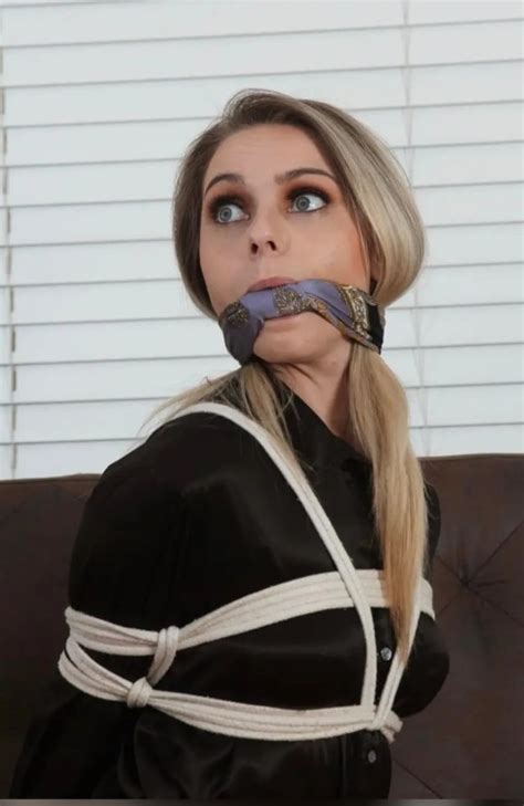 Wear Sm Age Dlb1415chloe Toy Looks Astonished When Tumbex