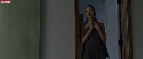 Nackte Lilly Krug In Shattered II