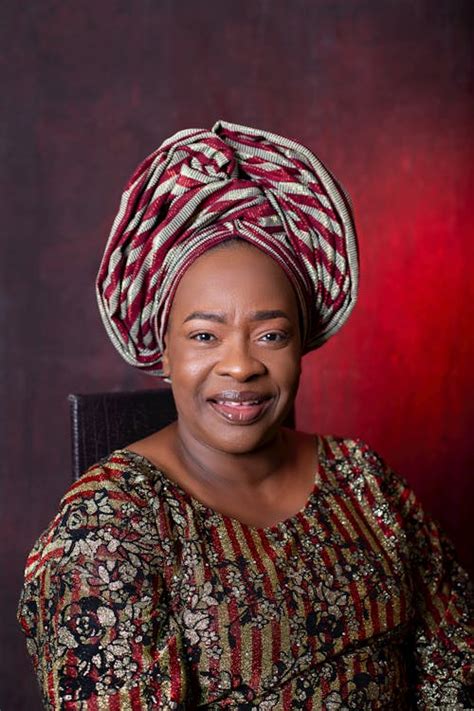 격식있는 옷차림 공식적인 초상화 럭셔리 머리 장식 머리 장식물 문화 패션 문화적 복장 문화적 자부심 문화적 표현