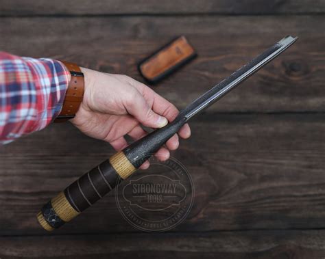 Small Rounded Timber Chisel