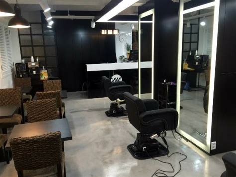 콘플로아 헤어살롱미용실인테리어에서 매트디자인으로서 고강도 유럽풍인테리어연출로서