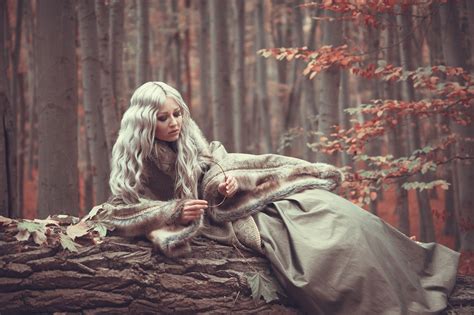 Белобрысая девушка в шубе · бесплатная фотография от Ya1668773354463 картинки на Fonwall