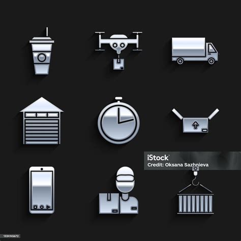 스톱워치 세트 골판지 상자가있는 배달 남자 크레인에 컨테이너 골판지 교통 기호 휴대 전화 앱 배달 추적 폐쇄 창고 화물 트럭 차량 및 커피 컵 아이콘 벡터 0명에 대한 스톡