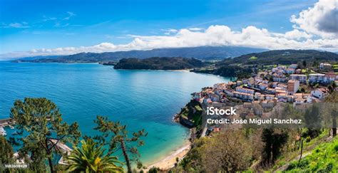 스페인 아스투리아스의 북쪽 해안에 위치한 그림 같은 Lastres 마을의 탁 트인 전망 밸러스트에 대한 스톡 사진 및 기타 이미지 밸러스트 아스투리아스 0명 Istock