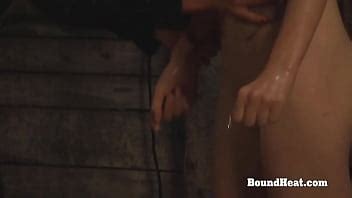 Esclave Lesbienne Aux Gros Seins Naturels Et Courb S Lav E Et Huil E Xvideos Com