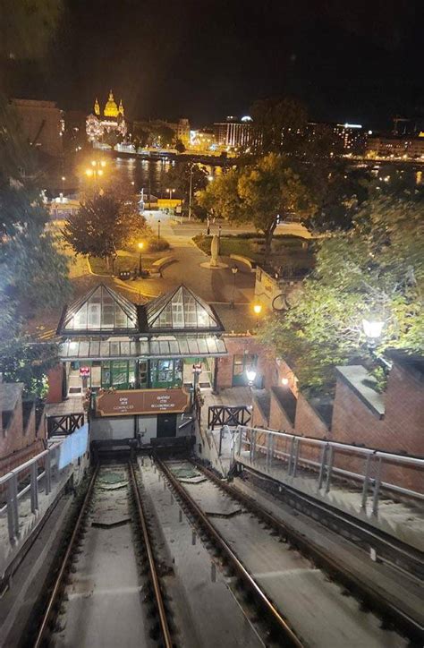 밤 되자 드러난 ‘황금 도시…비로소 위대한 건축이 보였다