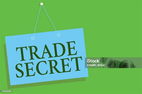 영업 비밀을 보여주는 텍스트 기호 개념 사진 제품 지적 재산권 블루 보드 벽 메시지 통신에 대 한 기밀 정보 열 가까이 서명 녹색 배경 감시에 대한 스톡 벡터 아트 및 기타