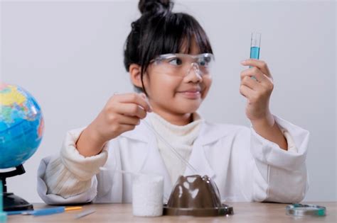 Premium Photo Asian Student Mixing Solution In Science Experiment