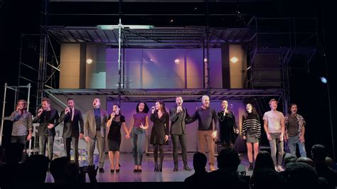 El Elenco De La Obra De Culto Casi Normalesdice Es Más Emocionante