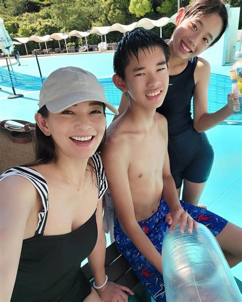 佐藤純さんのインスタグラム写真 佐藤純instagram 「毎日暑いね～☀️ 先週、ナオちゃん親子とプールに行ってきました🏊‍♀️ Nao Nao310 ナオちゃんの甥っ子くんに一年