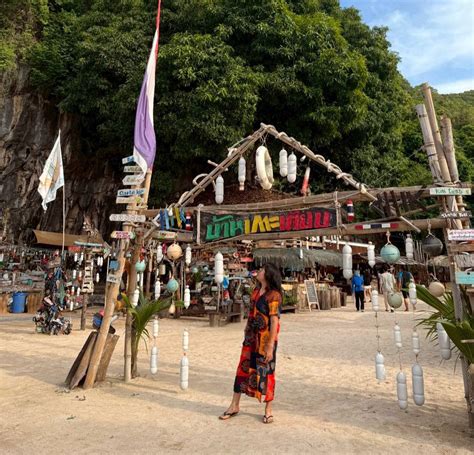 แมวพเนจร แมวพเนจร Added A New Photo — At บ้านเกาะเตียบ