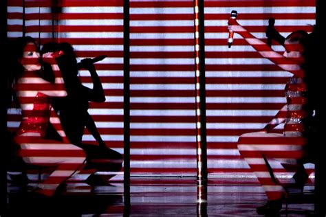 Jennifer Lopez And Iggy Azalea Perform Booty At 2014 Amas