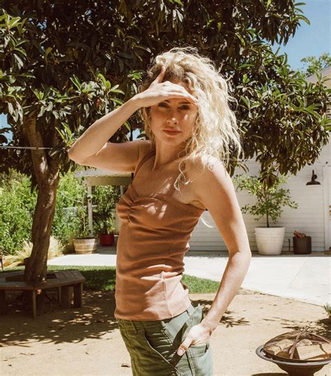 Angelina Jolie S T Shirt Is The Basic You Need Who What Wear