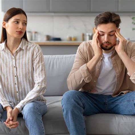 7 Things Narcissistic Partners Do To Invalidate Your Feelings And Make You Feel Small Yourtango