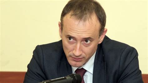 МОН спира разпространяването на учебниците за бедни и за богати Webcafe Bg