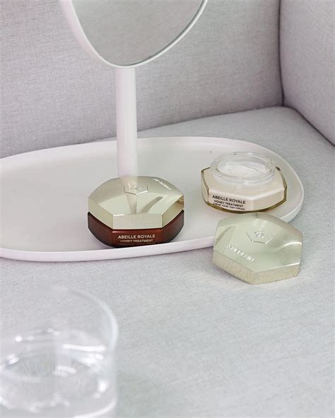 름이 광고 Guerlain 겨울철 스킨케어 루틴에 추가된 겔랑 아베이 로얄 허니 트리트먼트 데이크림and나이트 크림☀️🌛 아베이 로얄은 허니 밴디지에서 영감을 받은