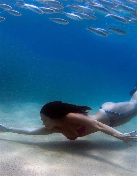 Giselle Itié Posta Fotos De Mergulho Em Mar Paradisíaco Quem Quem News