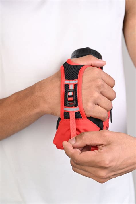 Handheld Flask With Phone Holder Red Endurace