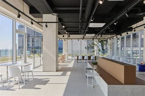 탁 트인 야외 테라스가 매력적인 모던 120평 카페 리모델링 인천 중구 중산동