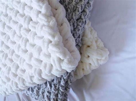 Плюшевий плед із пряжі Alize Puffy модний тренд 2020 року подарунок №1 на різдвяні та