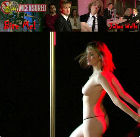 Julian Wells Nue Dans Bite Me