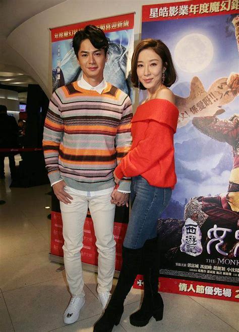 40岁杨怡脸崩陪老公看《女儿国》 跟43岁佘诗曼比打针脸就是不同
