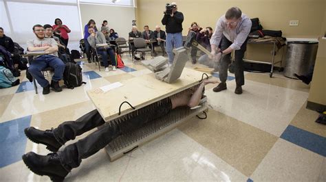 Online Vs Live Physics Demonstrations Does It Make A Difference