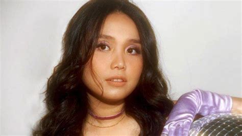 Profil Neida Aleida Vokalis Hivi Umumkan Hengkang Setelah 8 Tahun