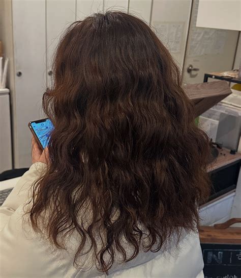 대구미용실 동성로미용실 형플라쥬 지호 「굵은히피펌 구름펌 물결펌 젤리펌」 구름펌은 가볍고 볼륨감 있는 스타일로 단순히 컬을 넣는 게 아니라 전체적인 실루엣을 고려하여