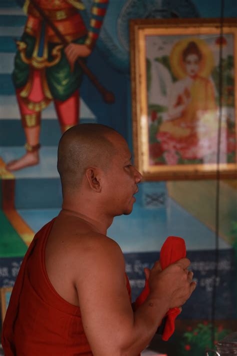 ប្រគេនភត្តចំ វត្តសណ្ដារ ឃុំសណ្ដារ ស្រុកលើកដែក ខេត្តកណ្ដាល