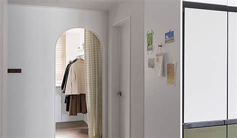 รวมรูปภาพของ ไอเดียตกแต่งคอนโดฯ สไตลมินิมอล เน้นโทนขาวกับไม้สีเข้ม รูปที่ 9 จาก 13